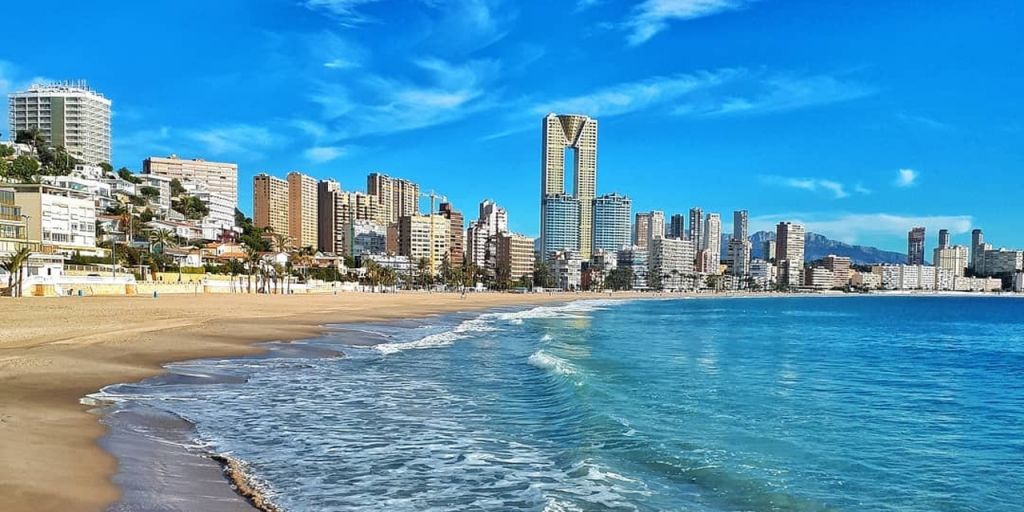 Benidorm supera con éxito el inicio de la temporada turística y ...